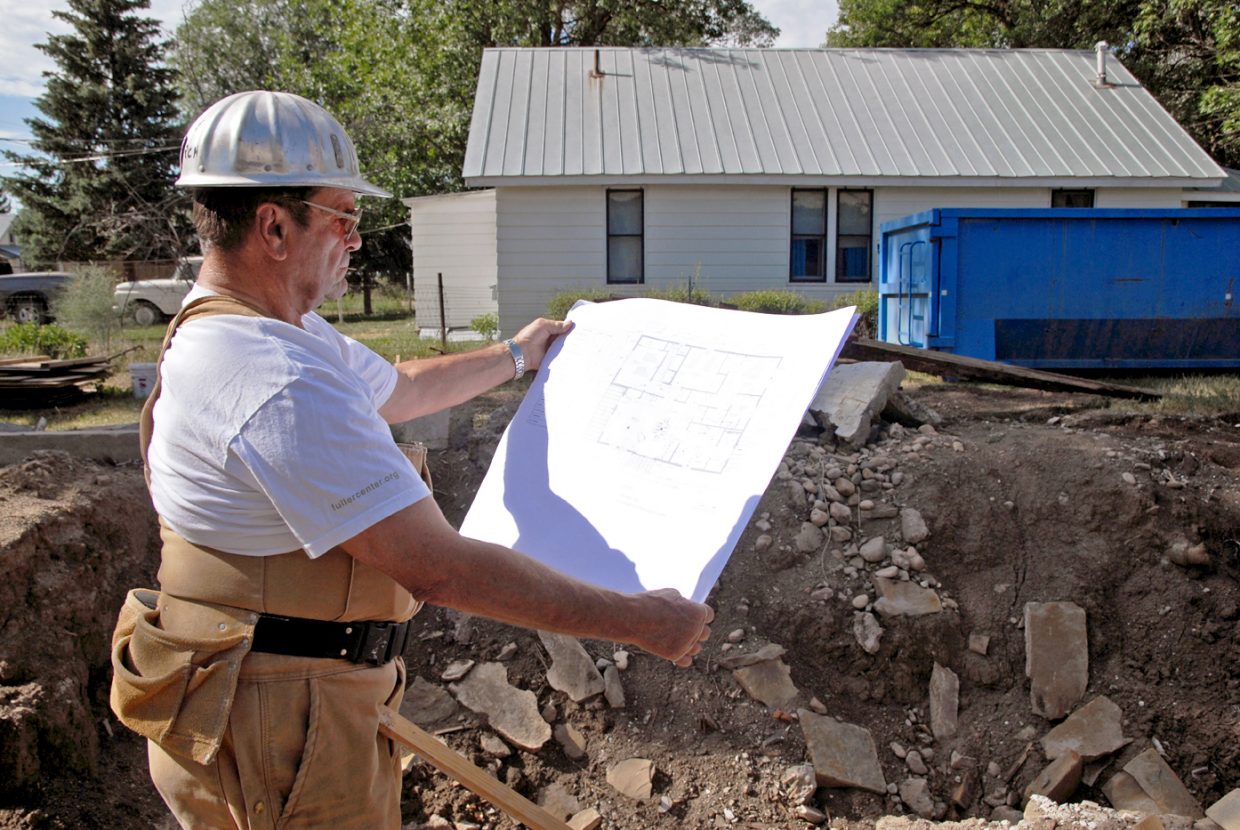 ‘The Wandering Elder’ helps in every corner of community ...