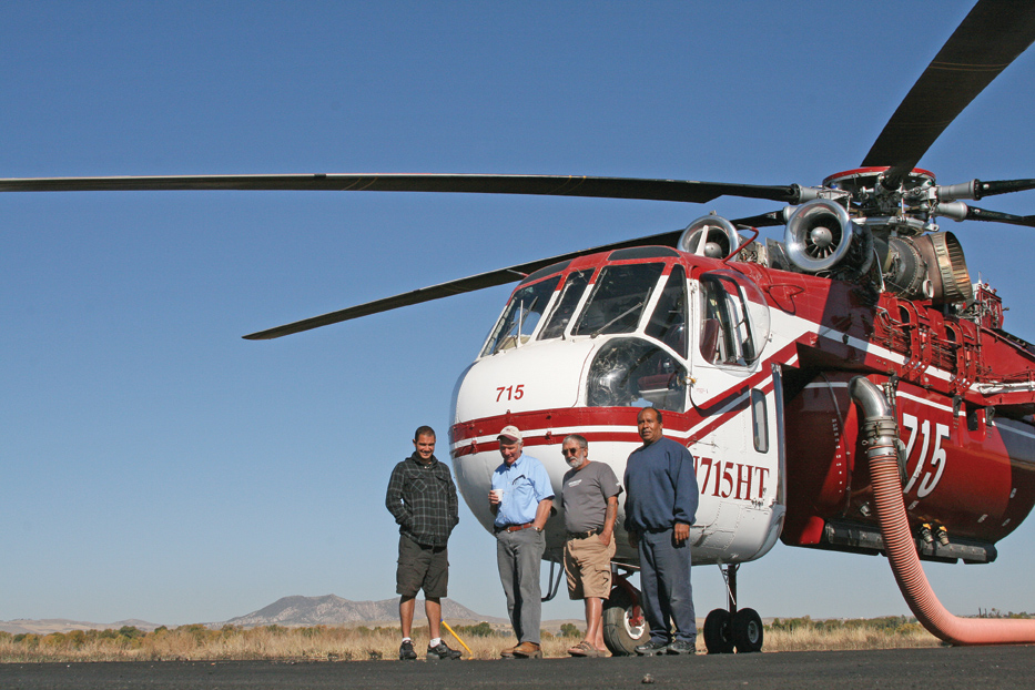Firefighting helitanker crew stops in Craig before heading to next fire ...