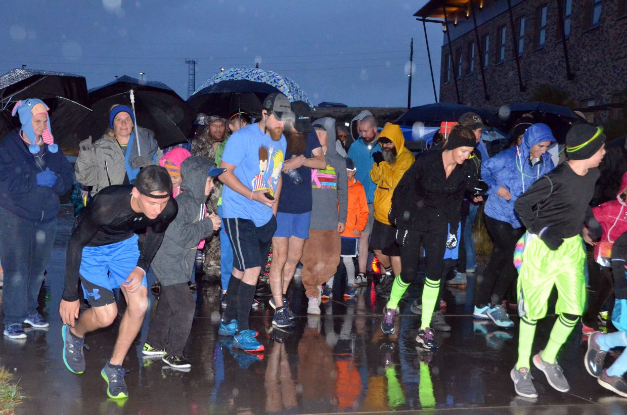 Rain doesn’t dampen Memorial Regional Health’s Glow Run ...