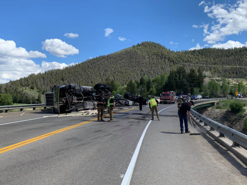 Lumber truck rolls on Highway 40 | CraigDailyPress.com