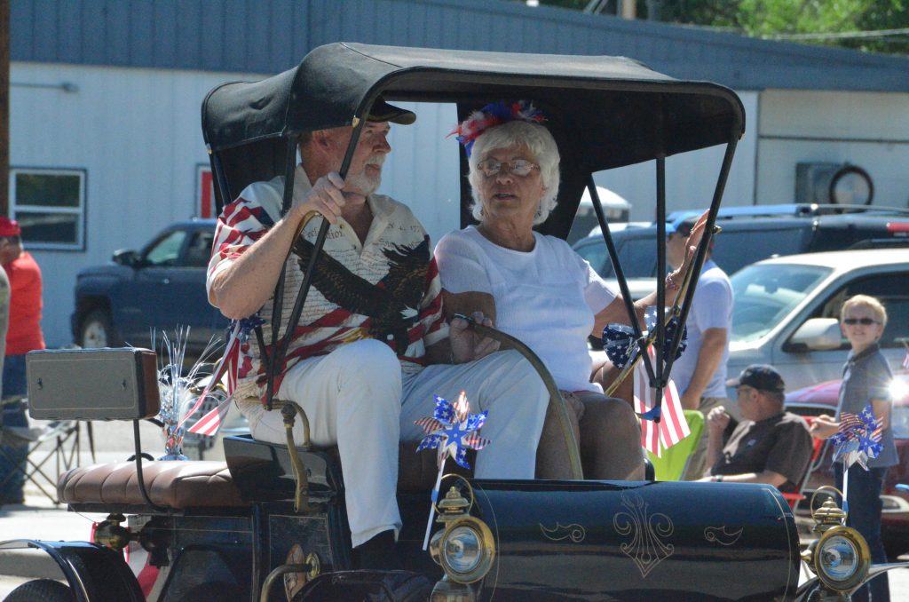 Go Fourth and celebrate: Craig takes to the streets to honor ...