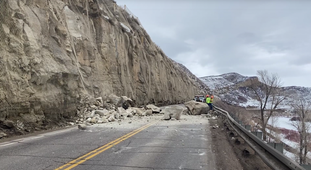 Rockslide closes US 40 in Mount Harris Canyon ‘indefinitely ...