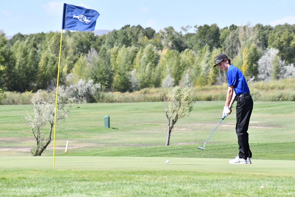 Moffat County boys golf team makes strides at home tournament ...