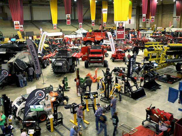 Western Farm Show brings crowd: Kansas City, Mo., sees current and ...