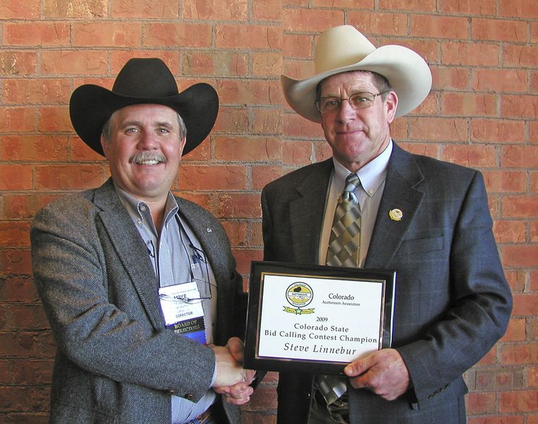 Linnebur wins Top Auctioneer award | TheFencePost.com