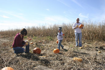 Adams Family pumpkin patch a community affair | TheFencePost.com
