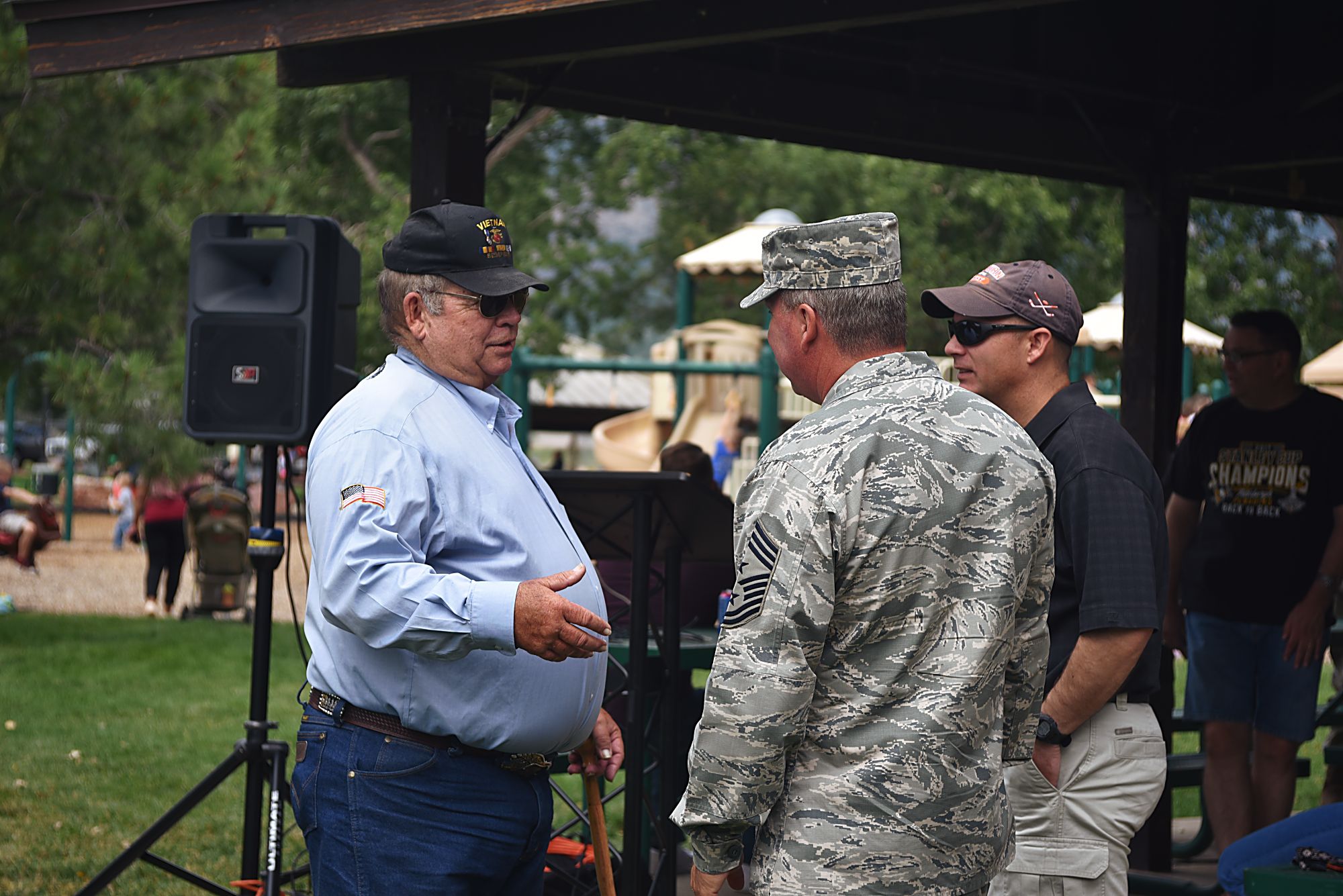 All American Beef Battalion volunteers cook steaks for soldiers and ...