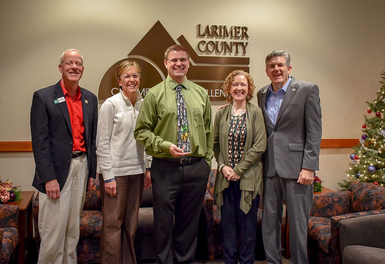 Thad Paul receives Outstanding Alumni Award | TheFencePost.com