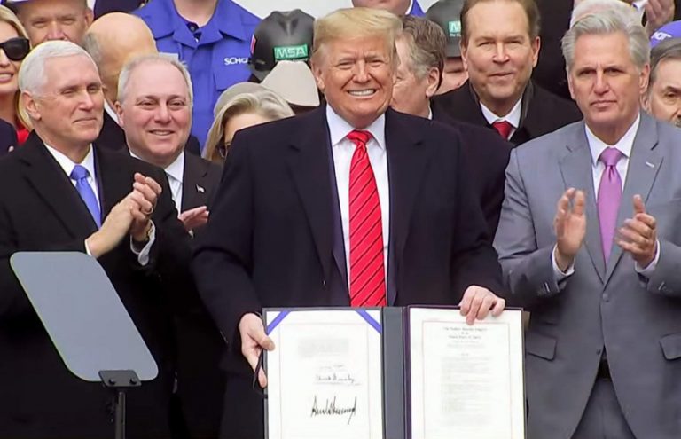 Trump signs USMCA agreement, calls trade aid ‘targeting fee ...