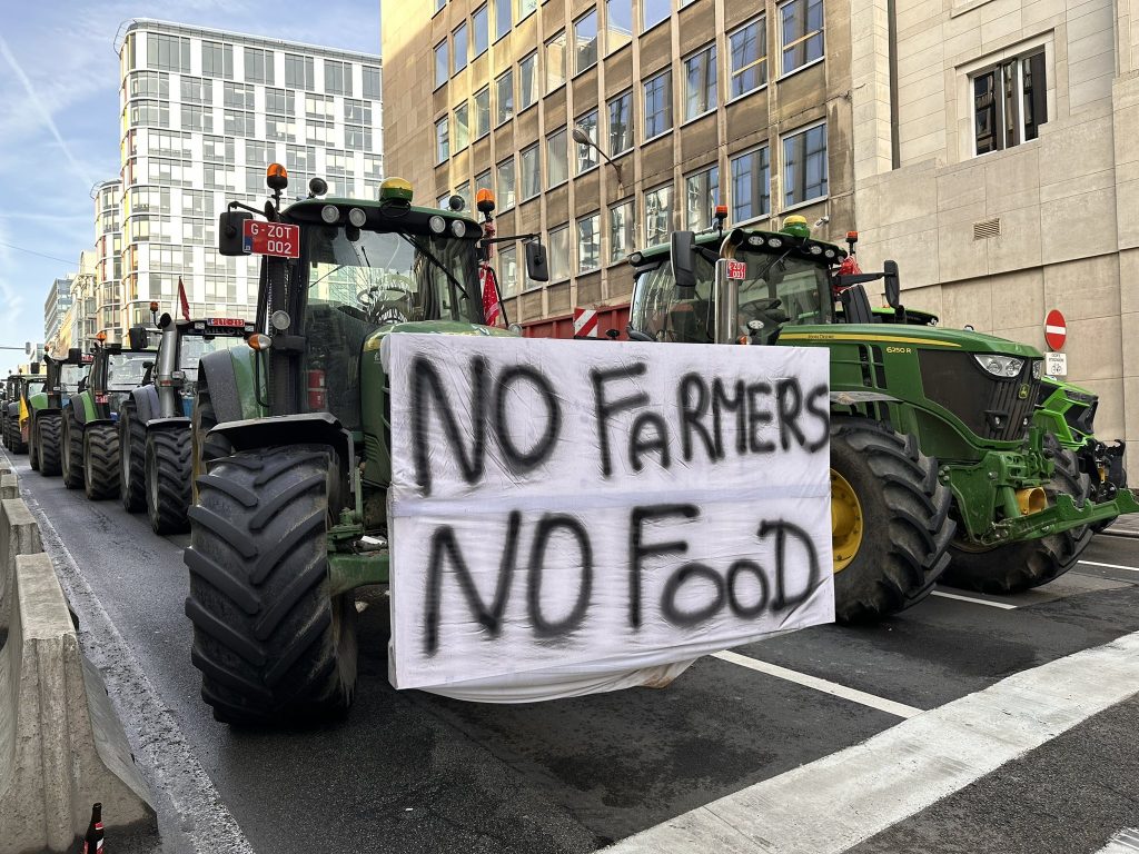 European Commission cracks as farmers protests intensify | TheFencePost.com