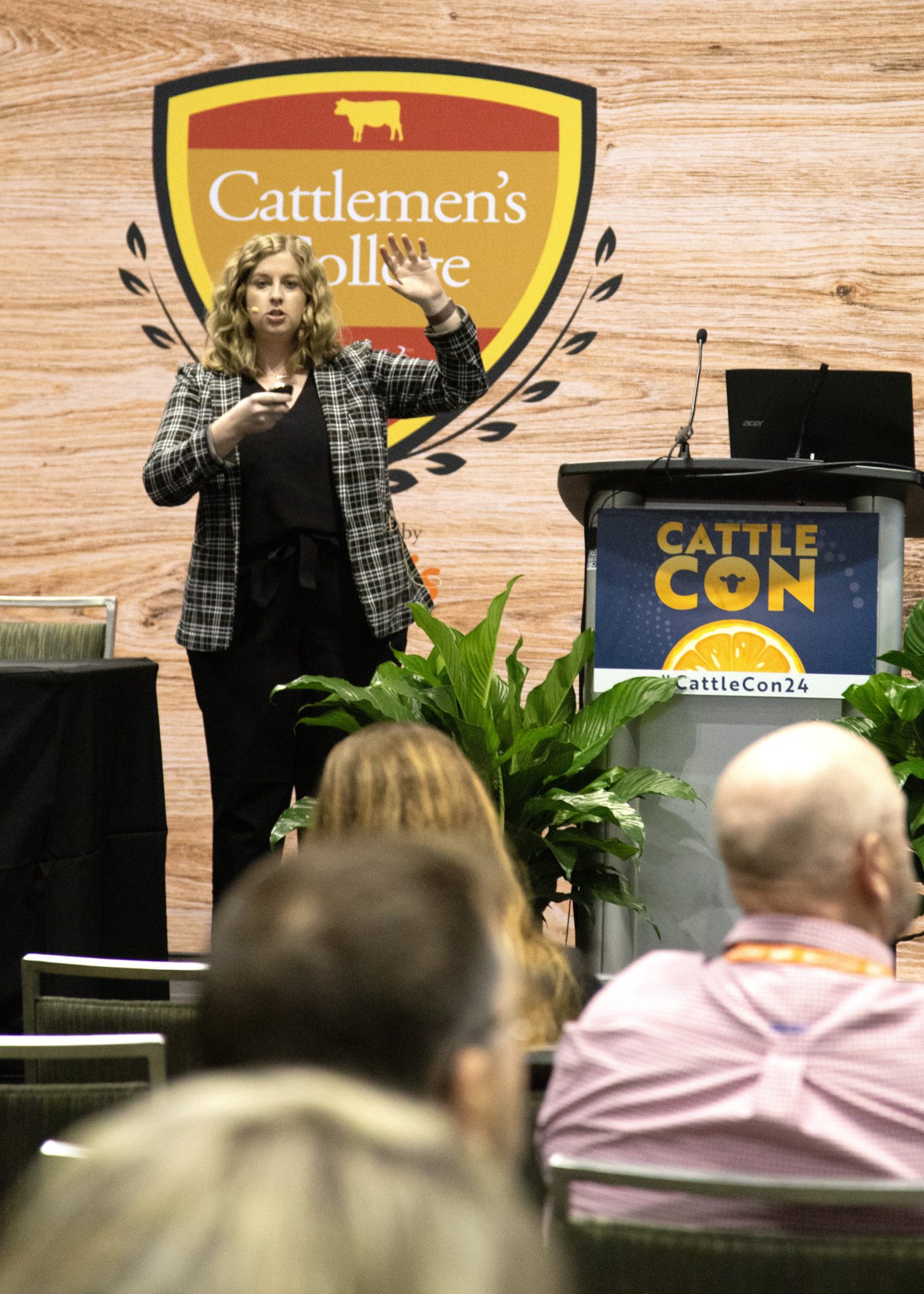Retallick-Riley talks Bovine Congestive Heart Failure at 2024 CattleCon ...
