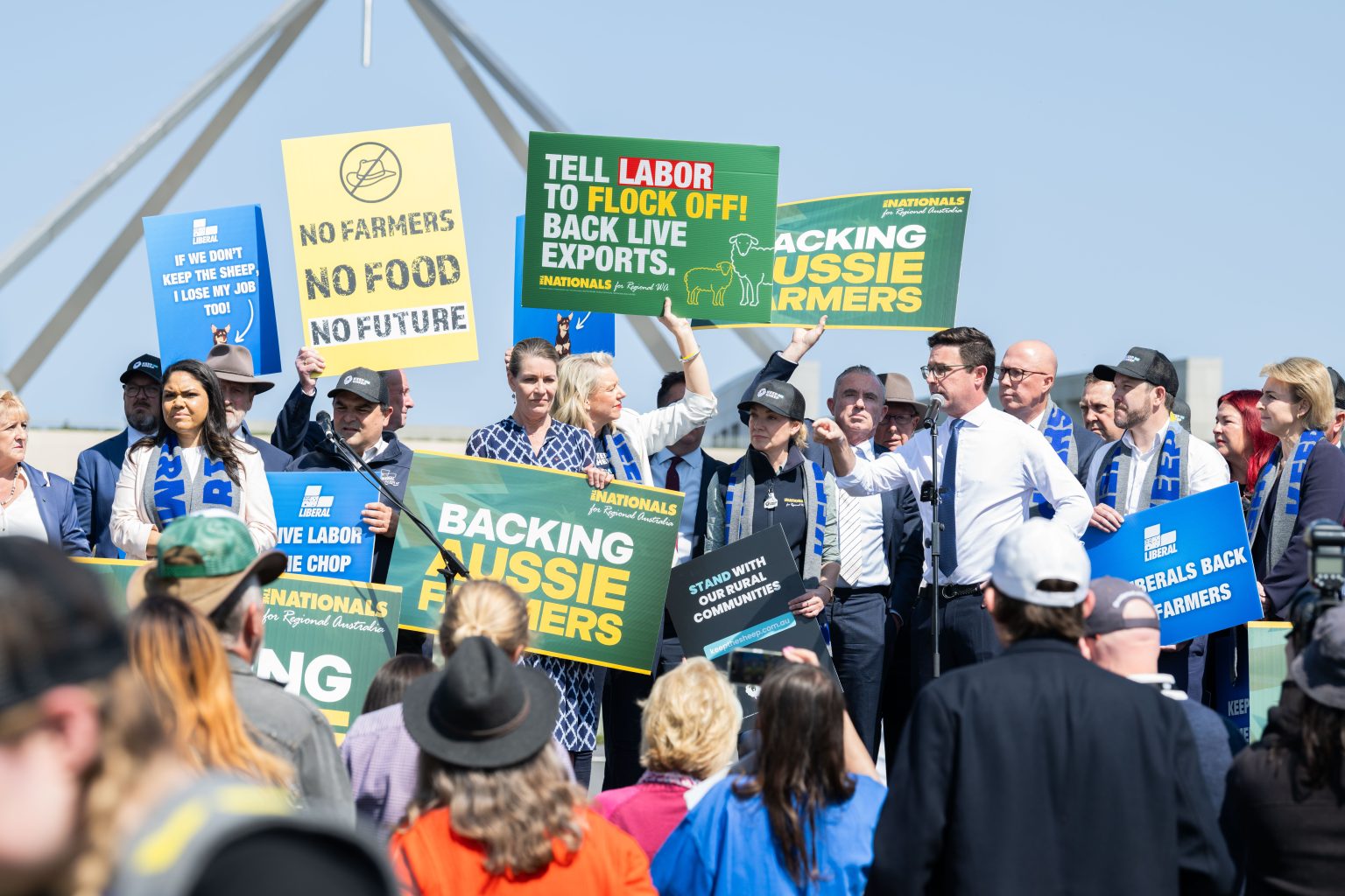 Australian farmers protest at Parliament | TheFencePost.com