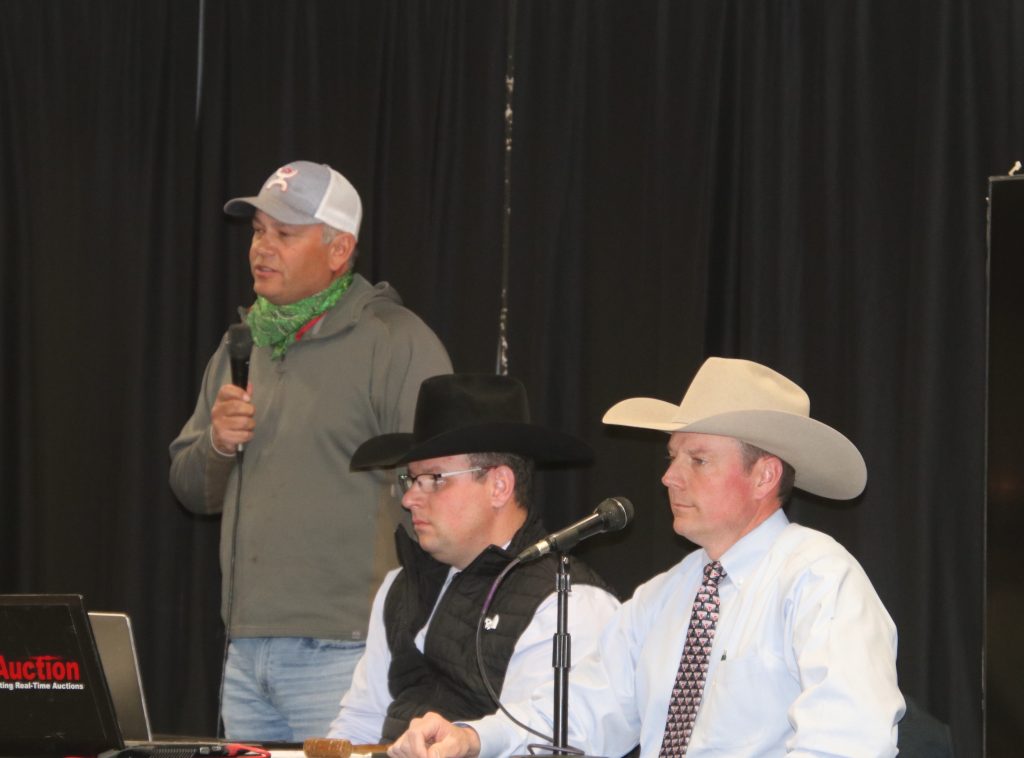 Flatwater Gang Red Angus Annual Bull Sale | TheFencePost.com