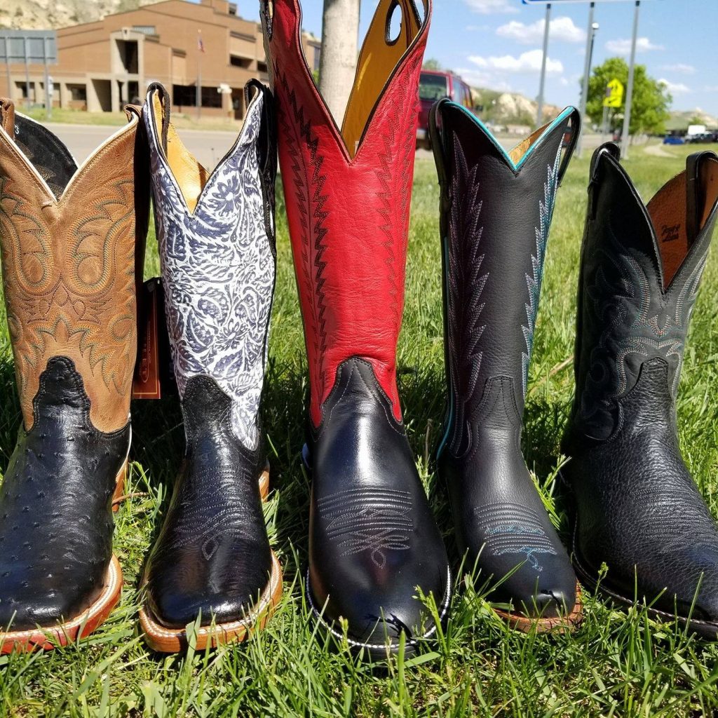 Country Christmas 2025 | Medora, ND: Tiny town embraces magic of ...