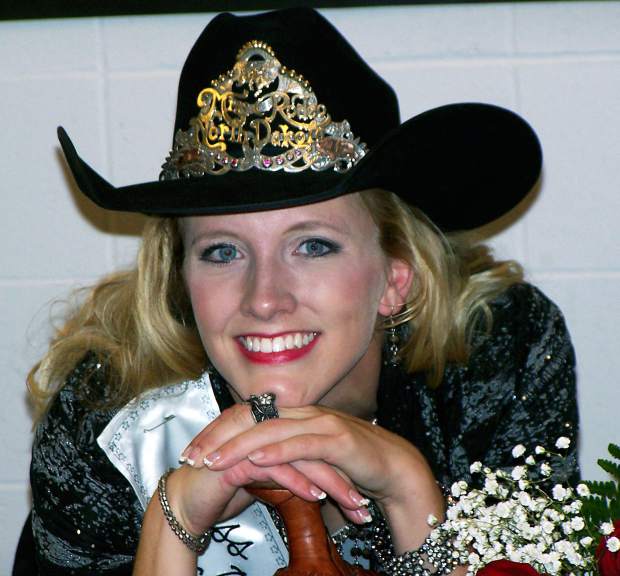 Mandan’s Dani Taylor crowned Miss Rodeo North Dakota 2015 | TSLN.com