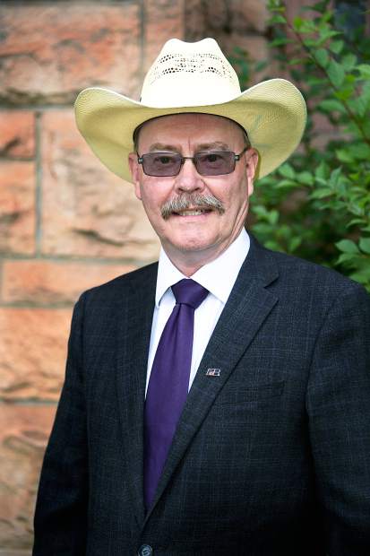 University of Wyo. recognizes ag spokesman | TSLN.com