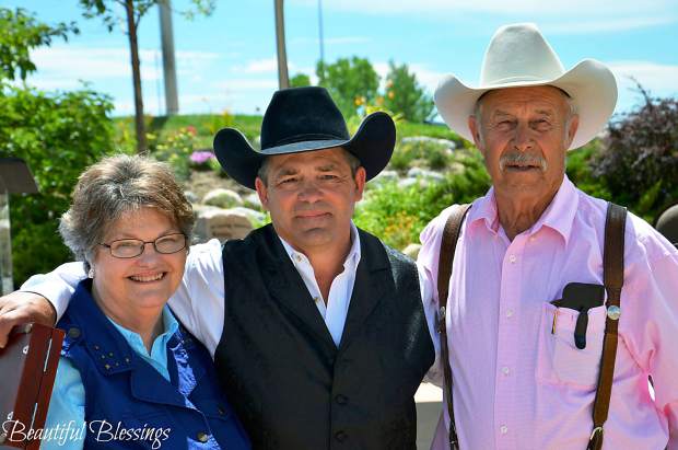 Mark Garrett inducted into Pro Rodeo HOF | TSLN.com