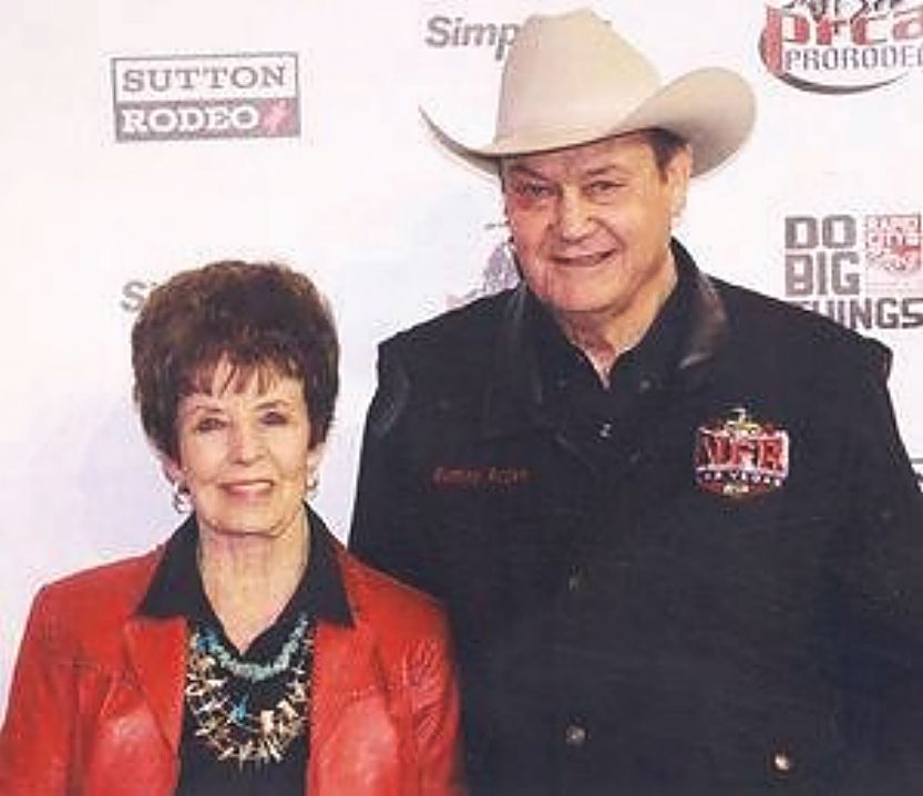 Jim and Julie Sutton receive Donita Barnes Lifetime Achievement Award ...