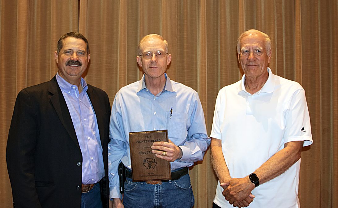Dr. Mark Thallman presented BIF Pioneer Award | TSLN.com