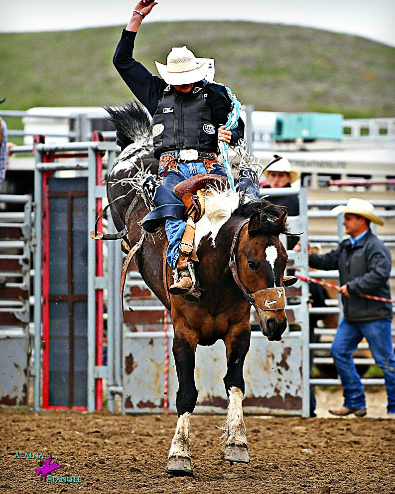 Cash’s prizes: Wall, SD Junior captures NHSRA Saddle Bronc Championship ...