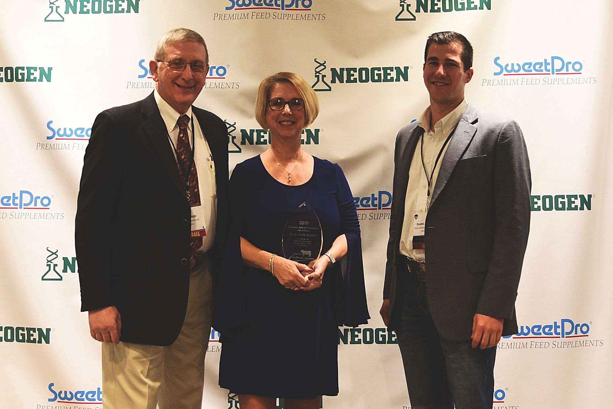 Knapps inducted into Gelbvieh HOF | TSLN.com