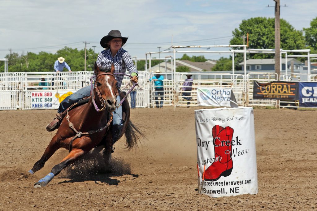 Freshman Jenae Whitaker is top Nebraska High School barrel racer | TSLN.com