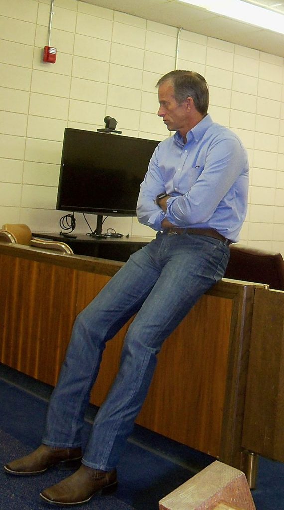 Thune meets with Bison residents | TSLN.com