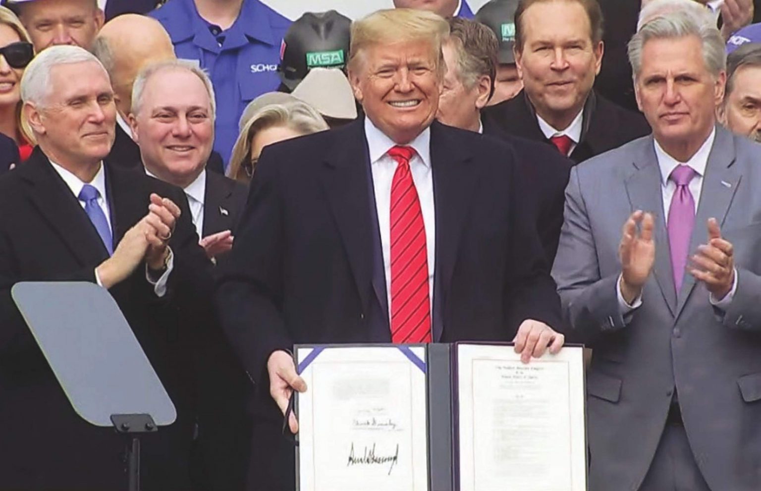 Trump signs USMCA agreement, calls trade aid ‘targeting fee’ | TSLN.com