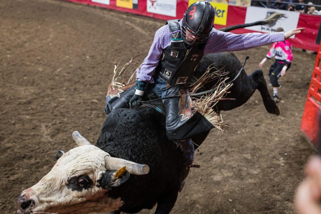 South Dakotan Chance Schott wins Rapid City Xtreme Bulls | TSLN.com