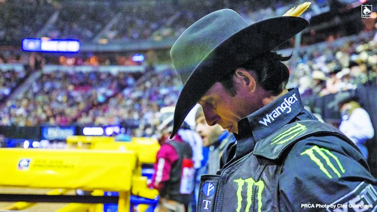 Star bull rider JB Mauney forced to retire after neck injury | TSLN.com