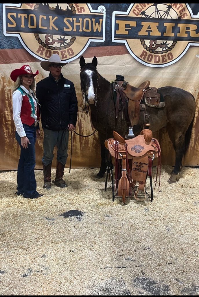 Schuelke, Yates awarded Top hand and Top Horse at BHSS | TSLN.com