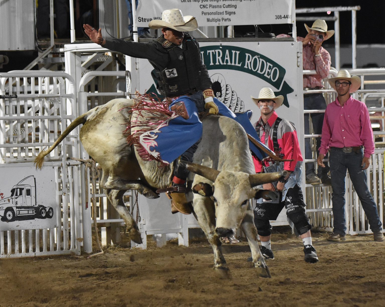 Gold in Hastings: South Dakota barrel racer three-peats at Oregon Trail ...