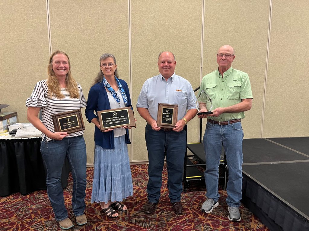 South Dakota Veterinary group honors Straight, Stevens and more | TSLN.com