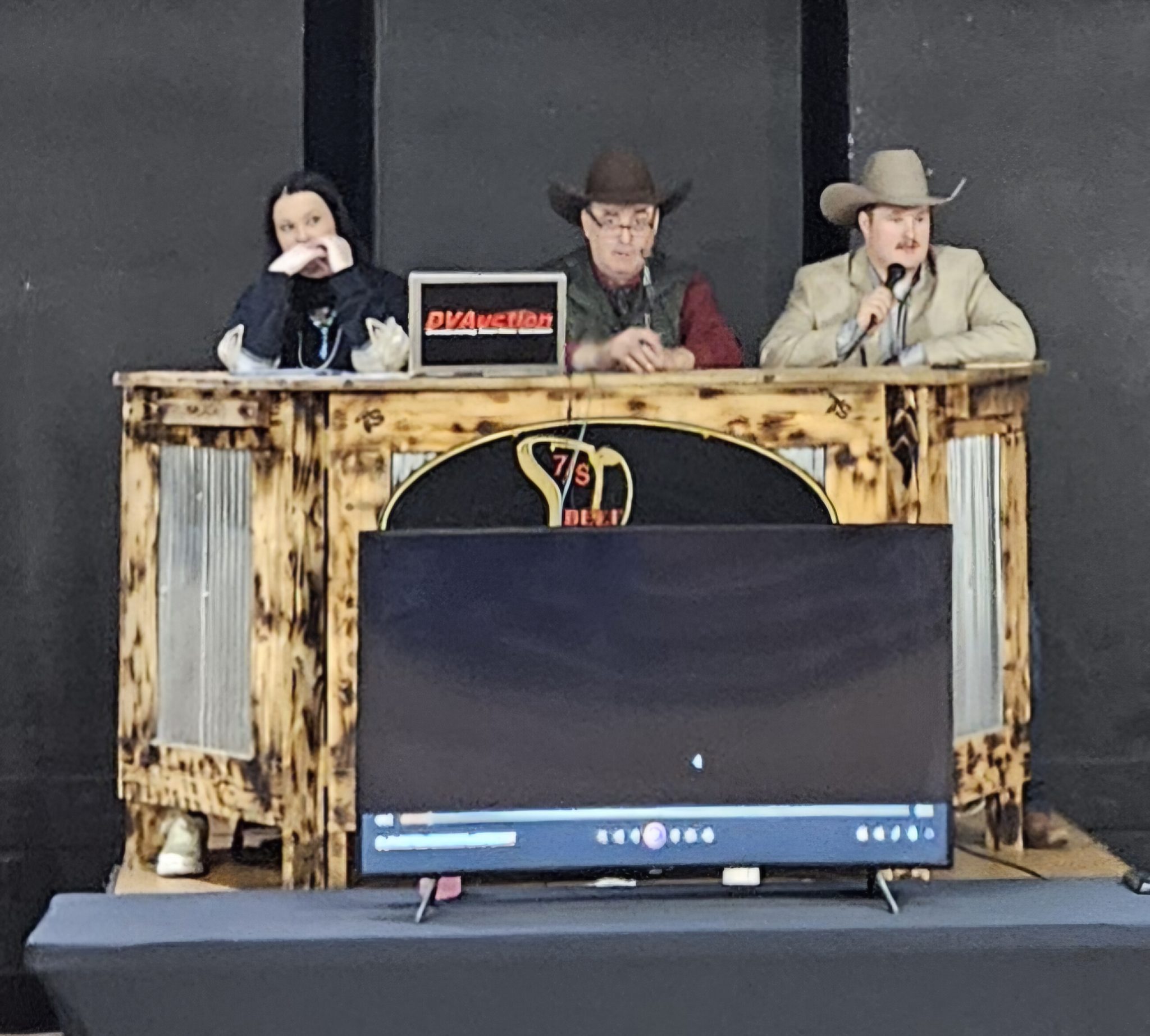 Sundsbak Farms Annual Bull Sale | TSLN.com