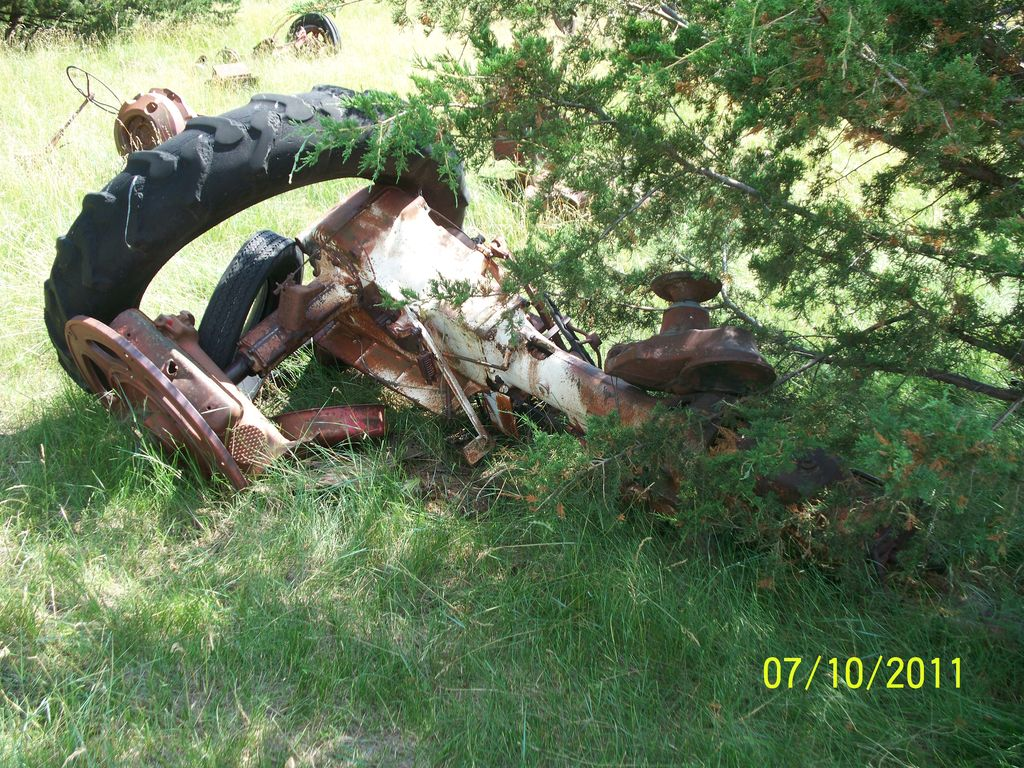 Red Power Round Up features family legacies with tractors, equipment ...