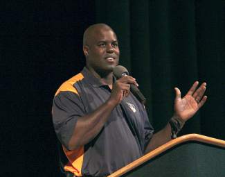 Former Bronco Reggie Rivers motivates Summit students | SummitDaily.com