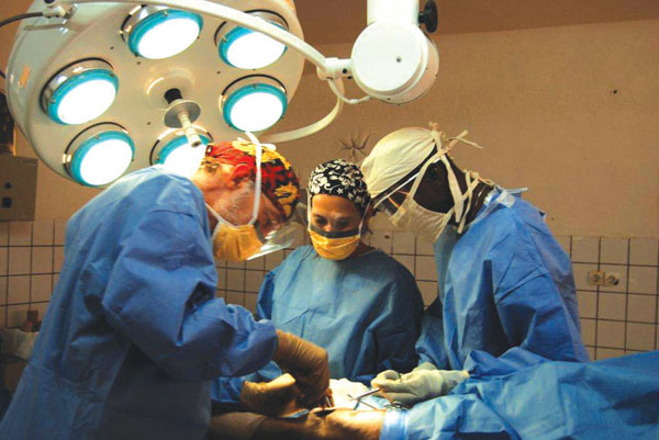 St. Anthony Summit Medical Center orthopaedic team performs surgery in ...