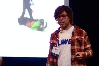 Former pro snowboarder Kevin Pearce raises brain injury awareness at ...