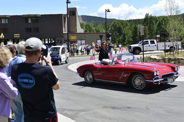 Breckenridge roundabout debuts in time for Fourth of July traffic ...