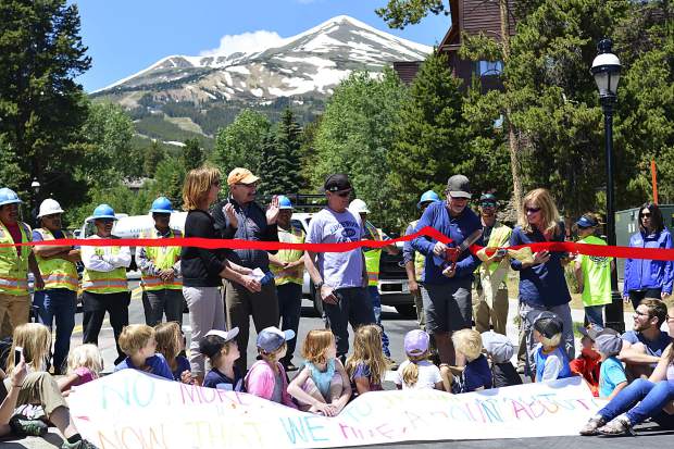 Breckenridge roundabout debuts in time for Fourth of July traffic ...