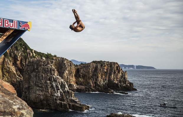 A world-class cliff-diver’s letter to his younger self | SummitDaily.com