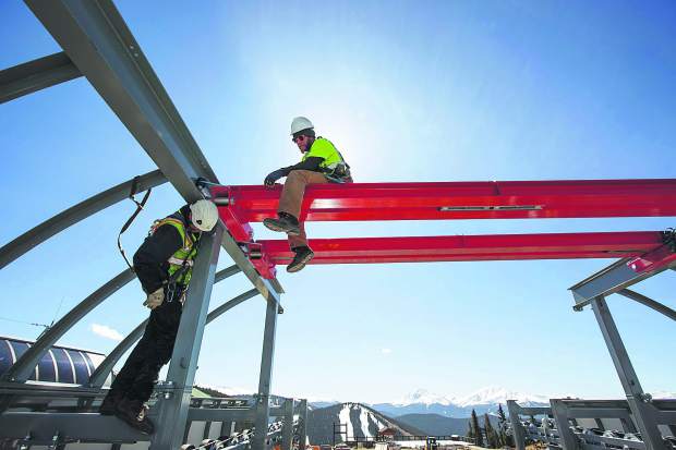 New 6-person chairlift installed at Keystone Resort (photo slideshow ...