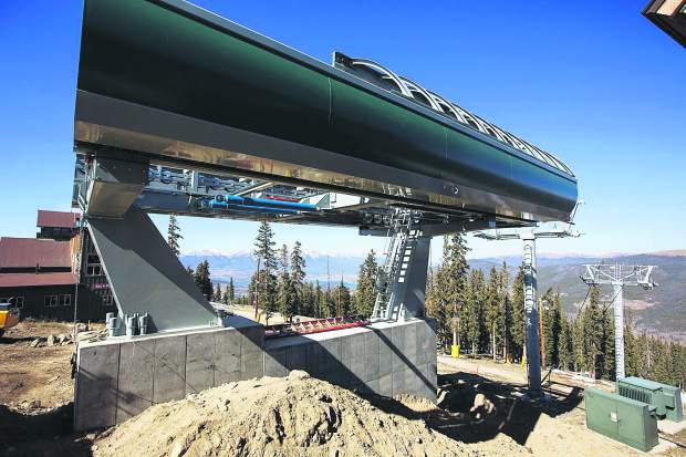 New 6-person chairlift installed at Keystone Resort (photo slideshow ...