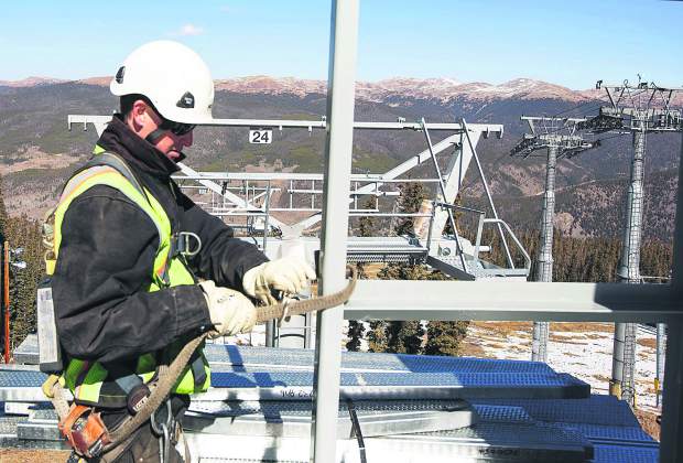 New 6-person chairlift installed at Keystone Resort (photo slideshow ...
