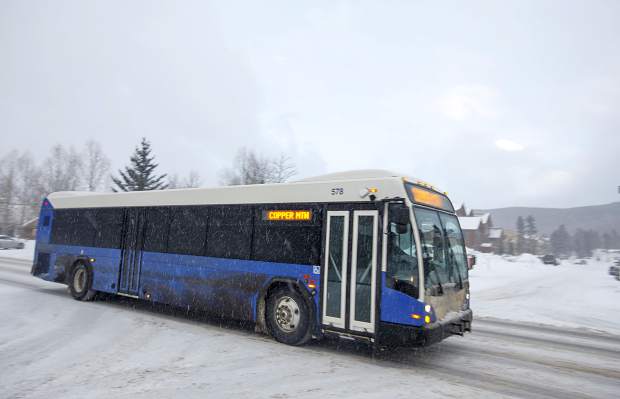 Windy winter storm causes low visibility, shuts down Summit Stage for ...
