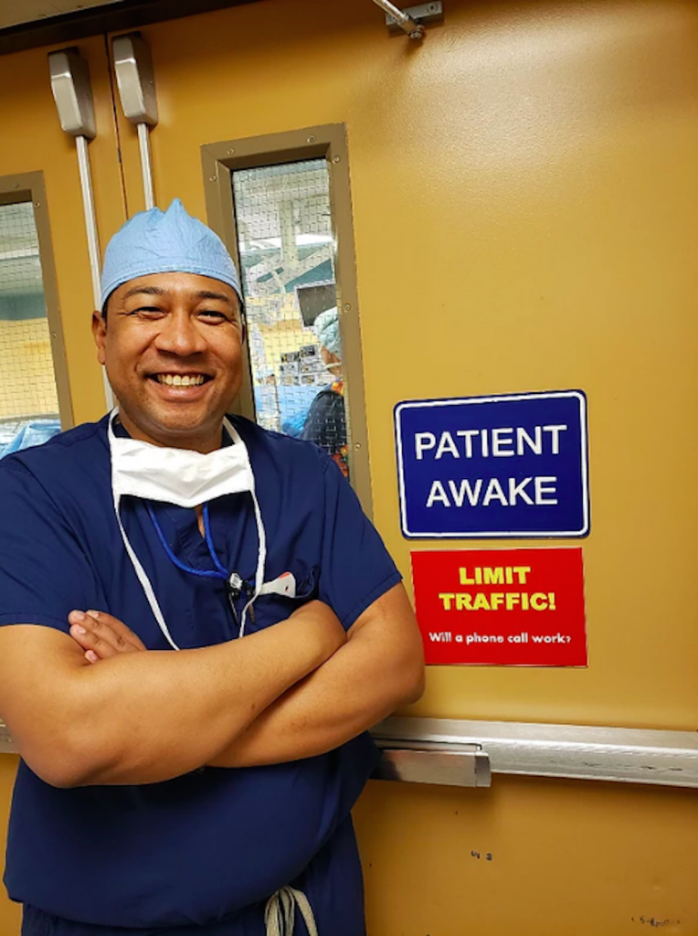 Neurosurgeon completes “awake” spinal fusion surgery, a first in ...