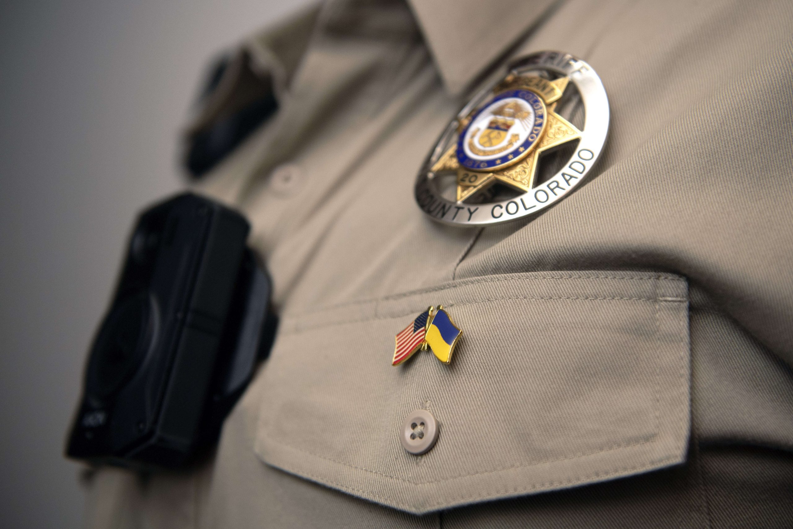 Summit County police departments donating used gear to Ukrainian war ...