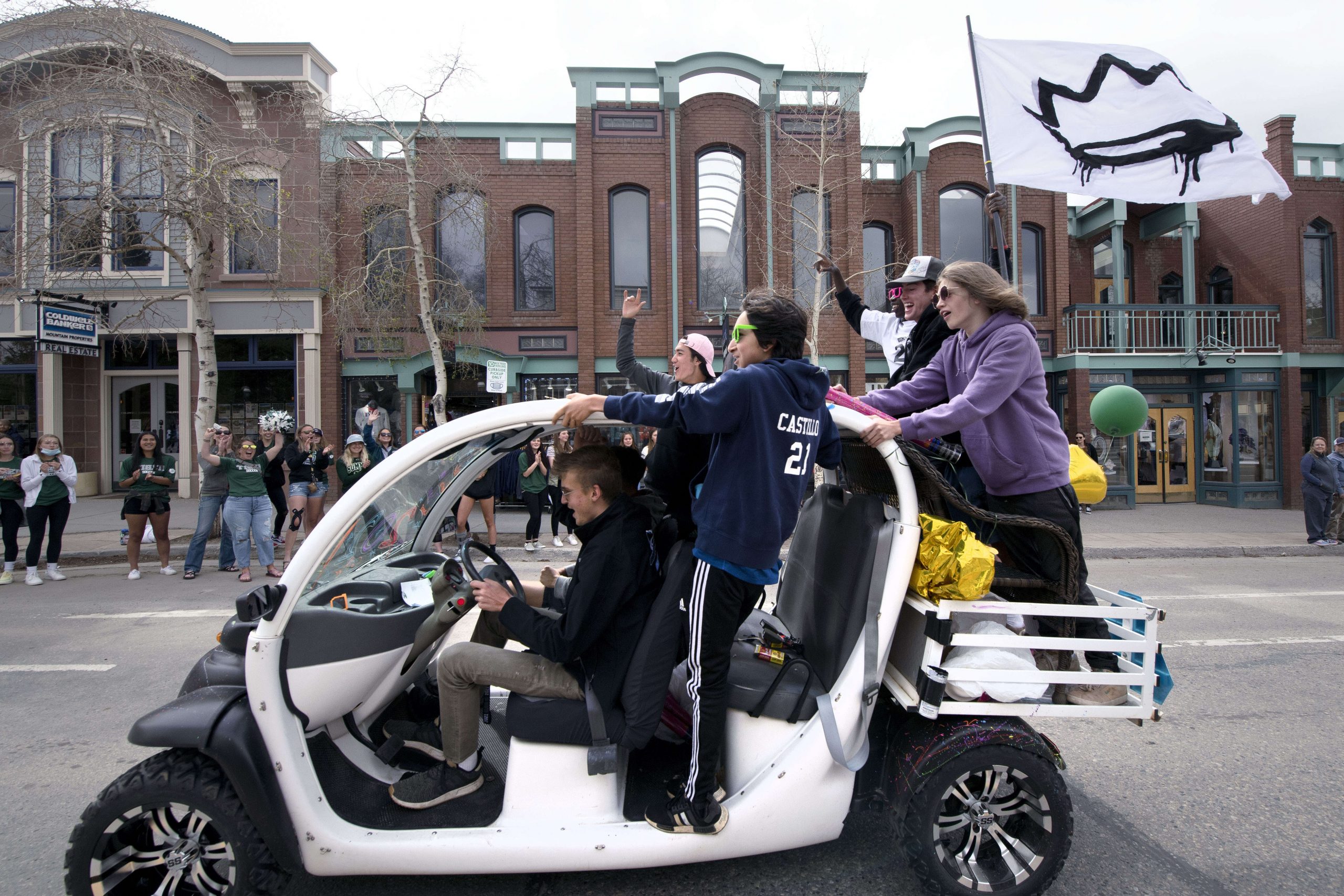Photos: Summit seniors celebrate in graduation parade | SummitDaily.com