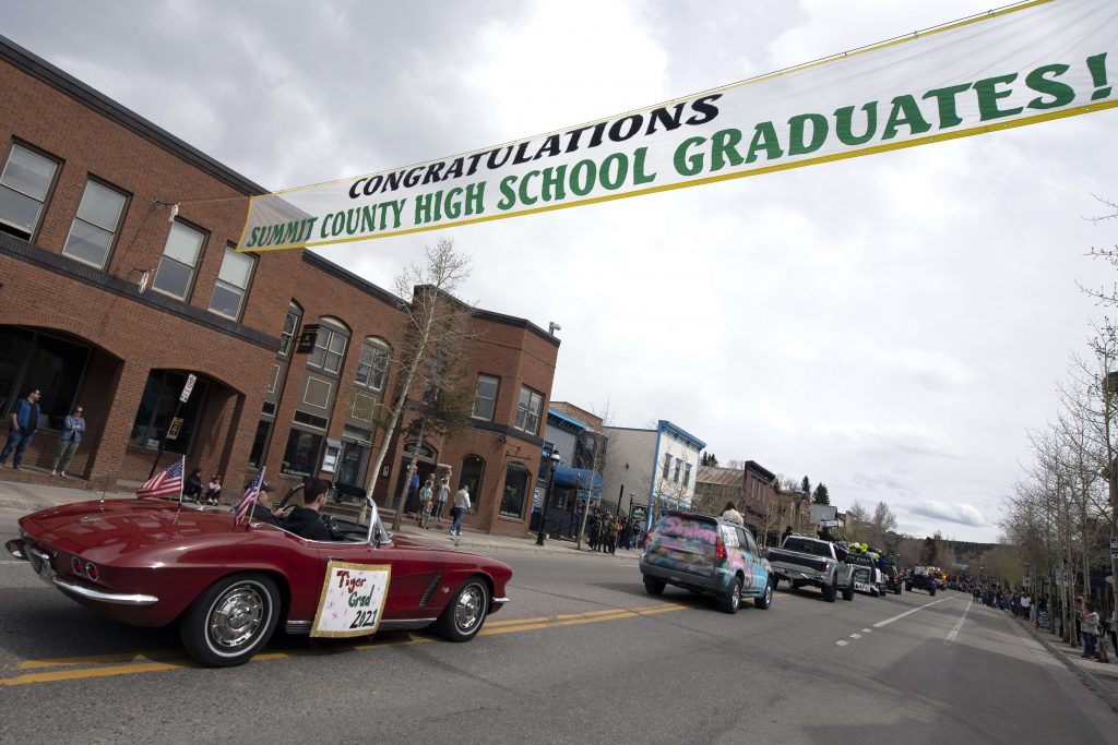 Photos: Summit seniors celebrate in graduation parade | SummitDaily.com