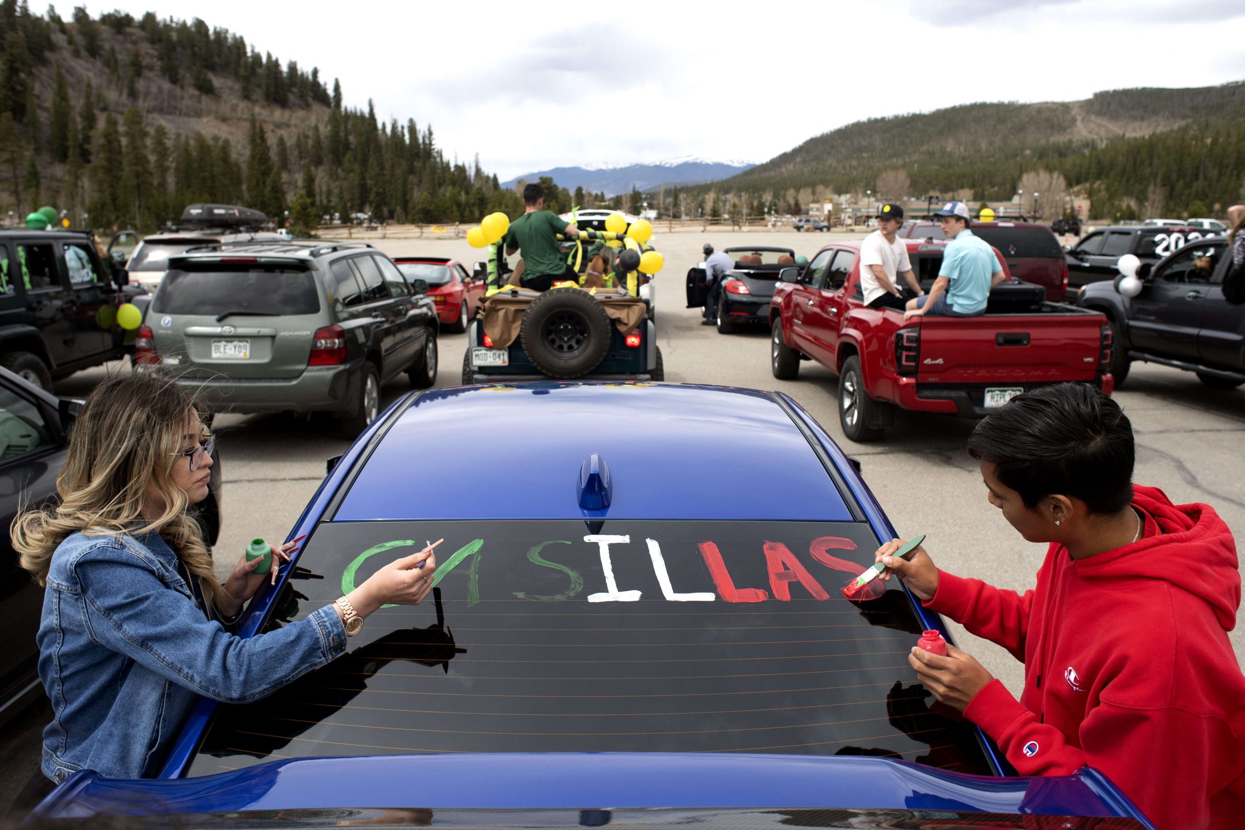 Photos: Summit seniors celebrate in graduation parade | SummitDaily.com